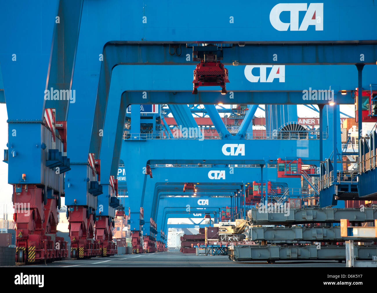 Containers are being transported at the container terminal Altenwerder ...