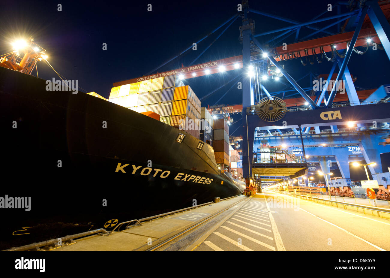 Containers are being transported at the container terminal Altenwerder ...