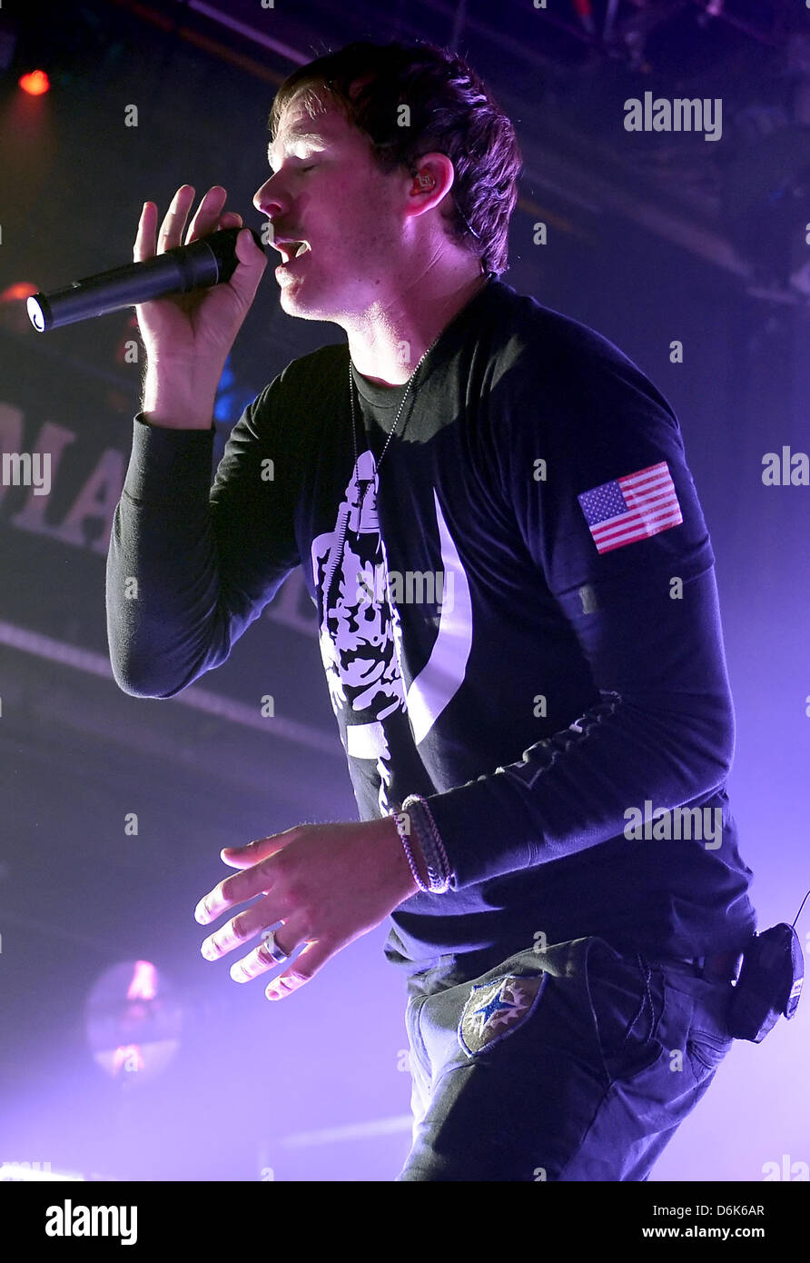 Tom delonge on stage hi-res stock photography and images - Alamy