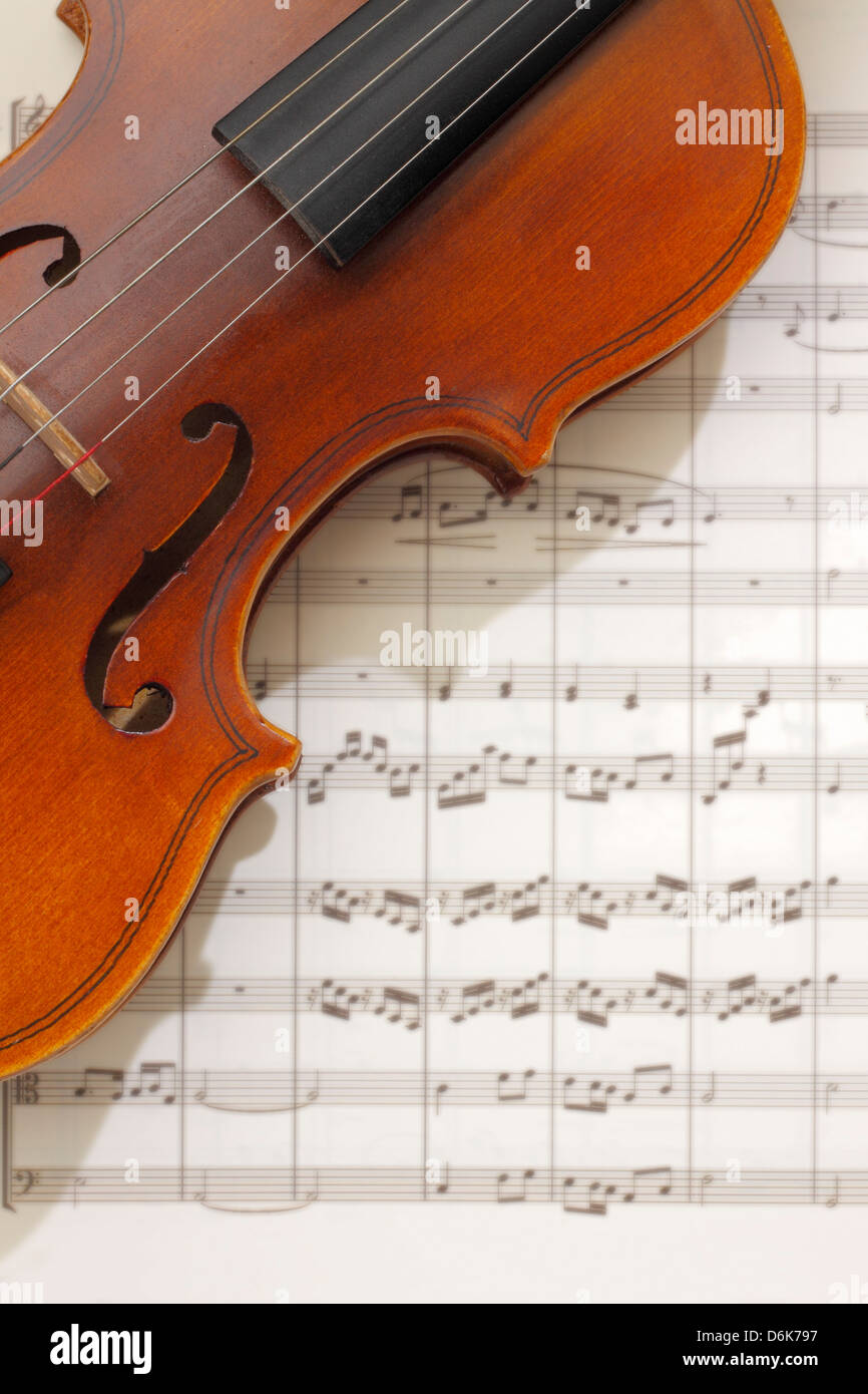 violin with note on white background Stock Photo - Alamy