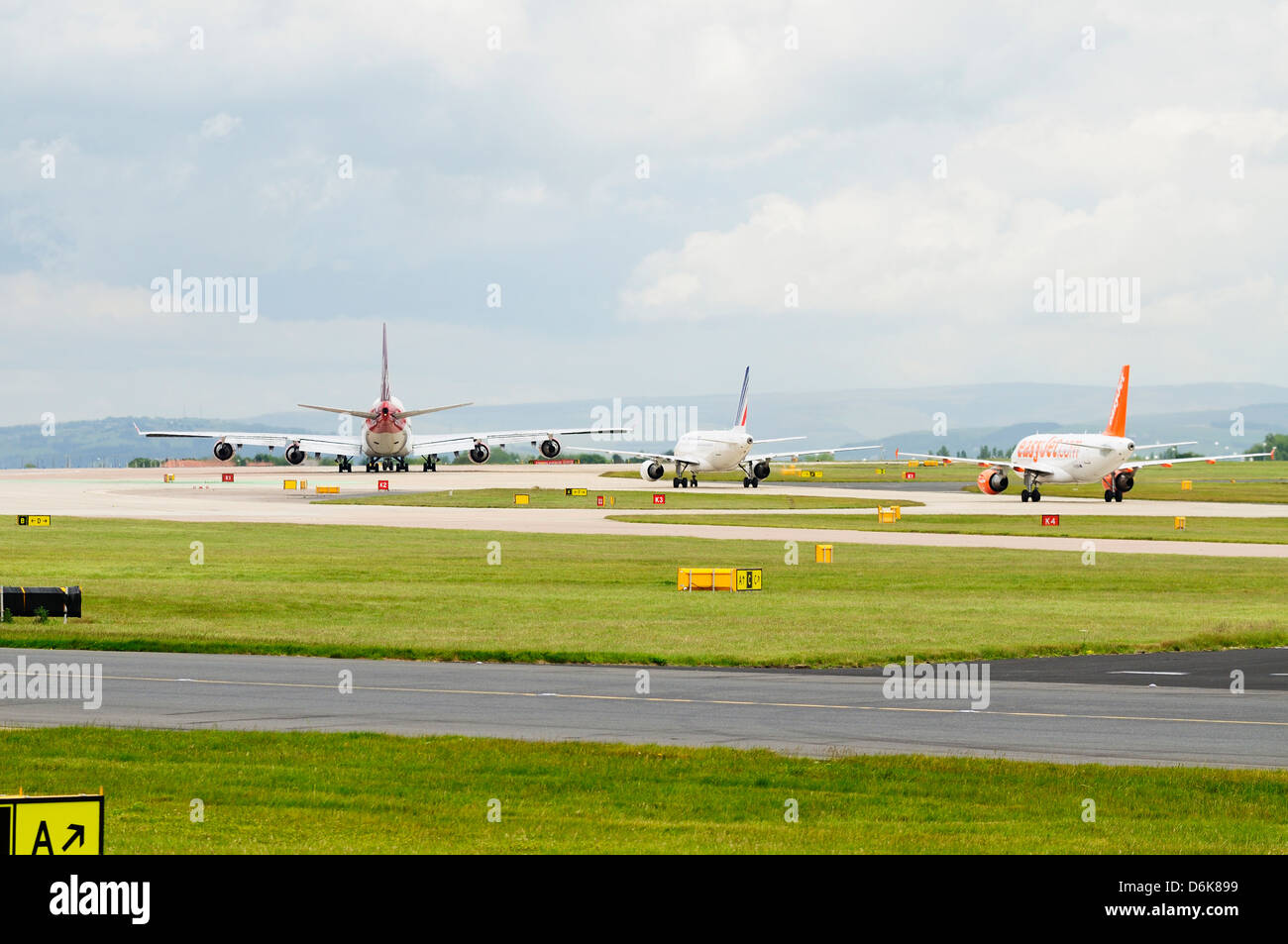 Commercial jets in line on a runway hi-res stock photography and images ...