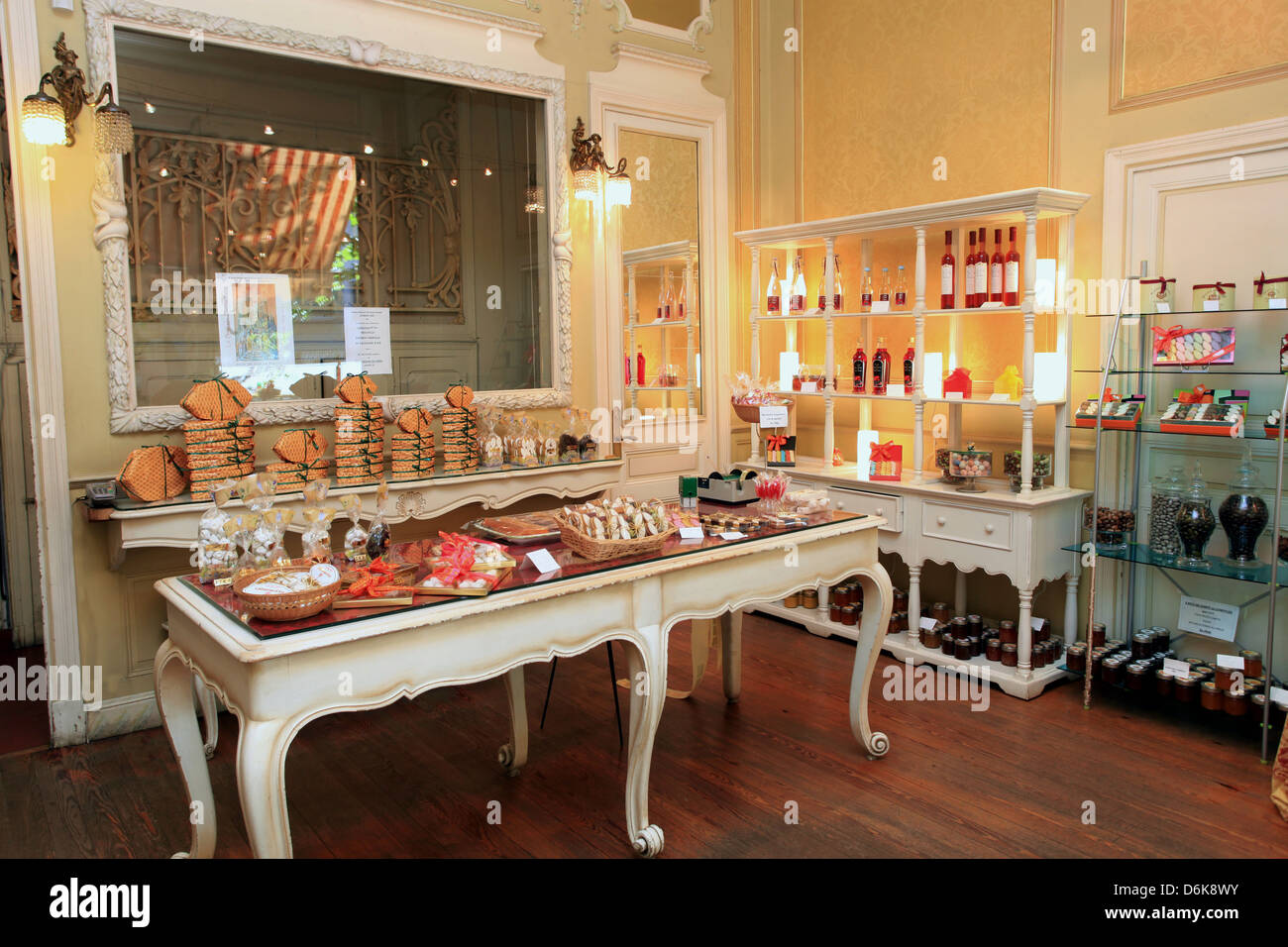 Candy shop interior hi-res stock photography and images - Alamy