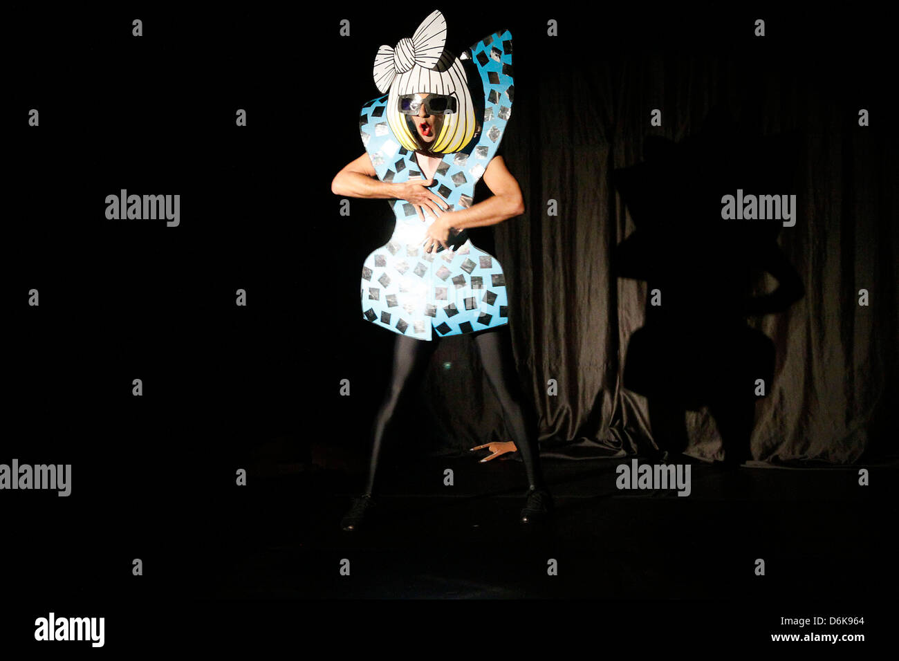 Ennio Marchetto (The Living Paper Cartoon) A special preview of the ...