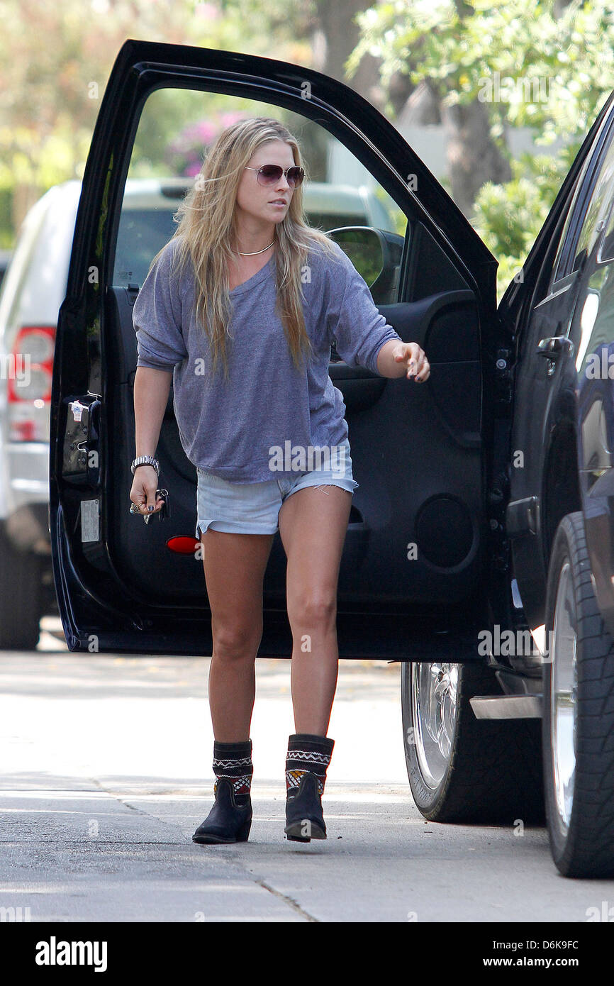 Ali Larter takes her baby son to a Mommy & Me class in Beverly Hills ...