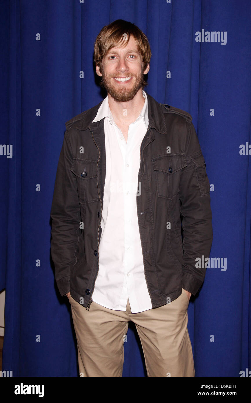 Meet the cast hi-res stock photography and images - Alamy