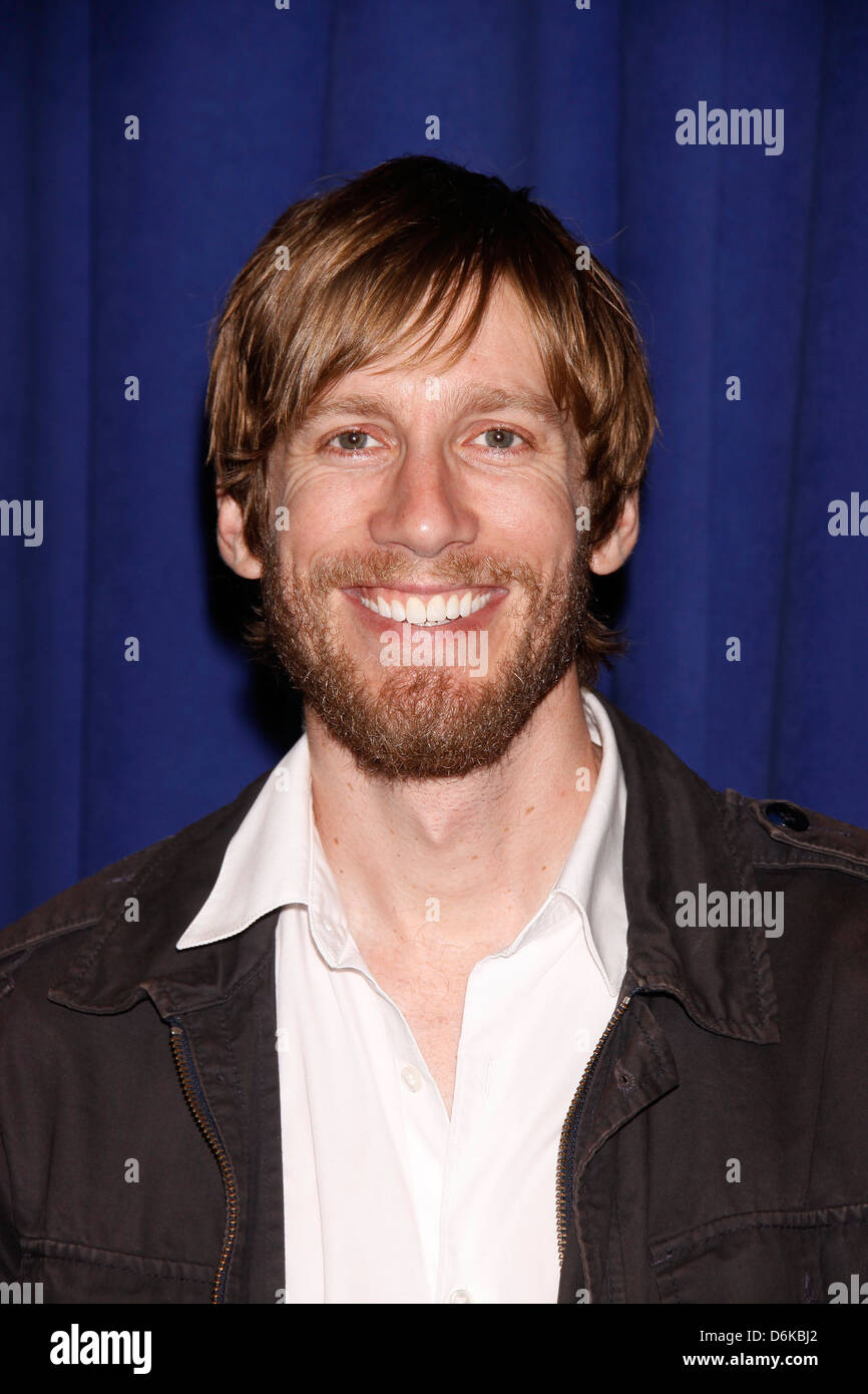 Meet the cast hi-res stock photography and images - Alamy