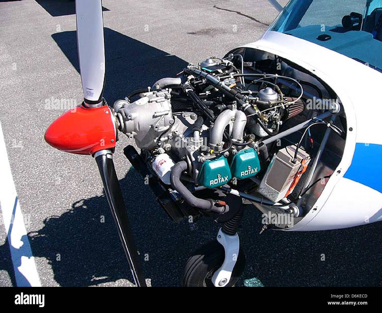 This image shows the installation of a Rotax 912S engine in a 3Xtrim ...