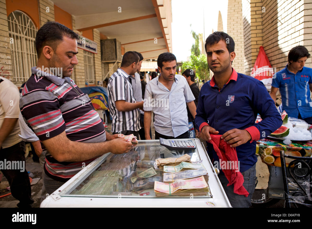 Iraq currency hi-res stock photography and images - Alamy