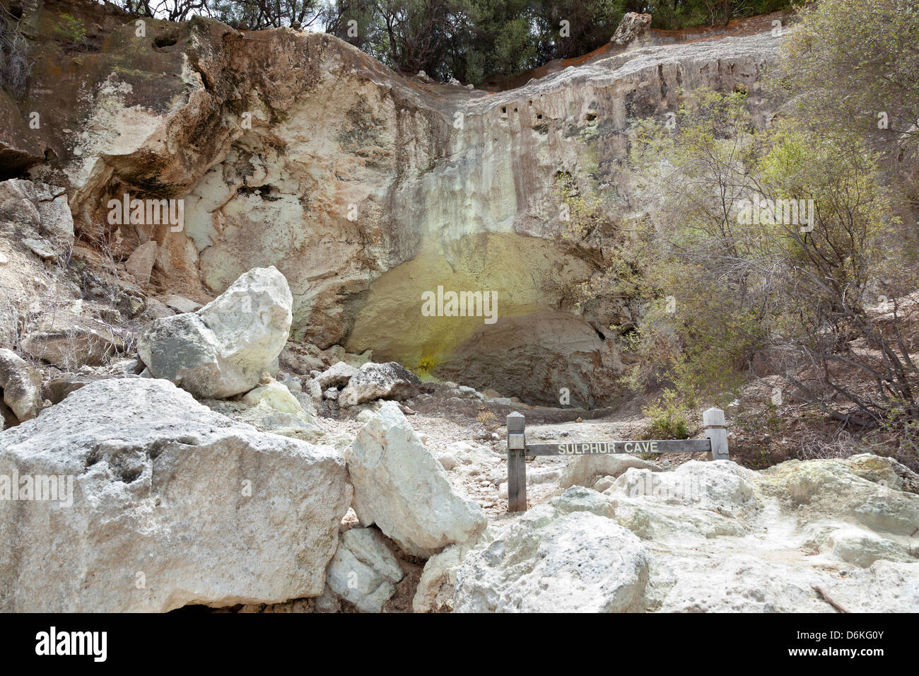 Sulphur cave in Wai-O-Tapu Geothermal Reserve Rotorua, New Zealand ...
