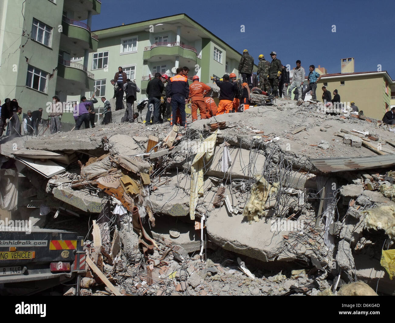 General view of the destruction caused by Turkey's devastating 7.2 ...