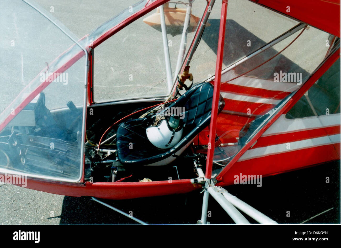 This image features the Birdman Chinook 2S C-IBPE, a unique aircraft ...