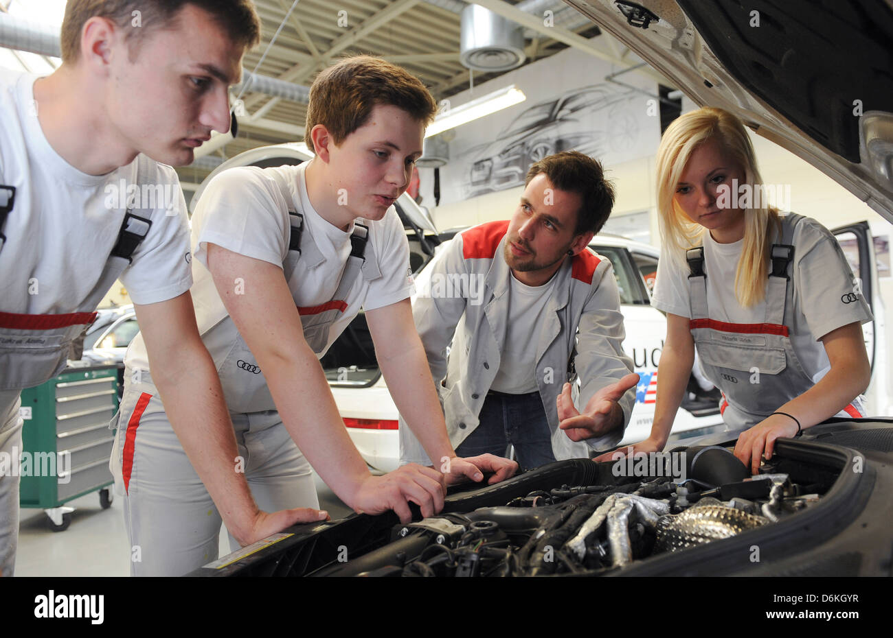 Apprentices mechatronics hi-res stock photography and images - Alamy