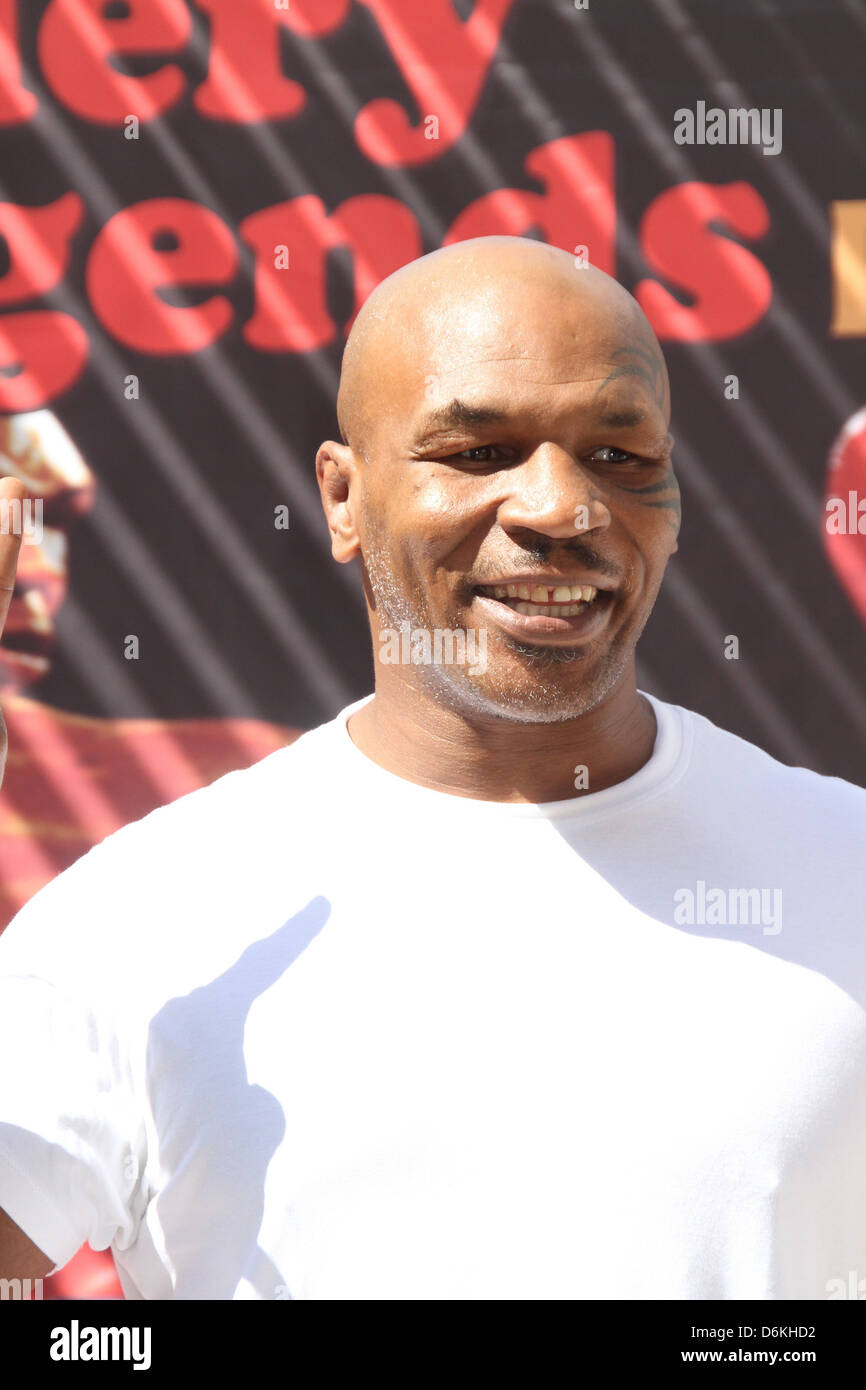 Mike Tyson signs autographs at Chateau Nightclub and Gardens' terrace ...