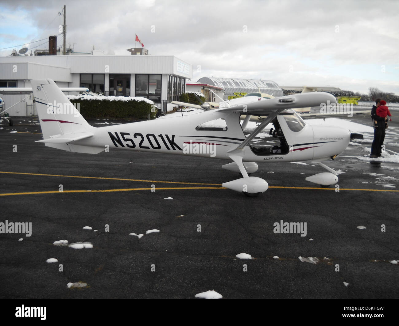 The Cessna 162 Skycatcher is a lightweight, two-seat, single-engine ...