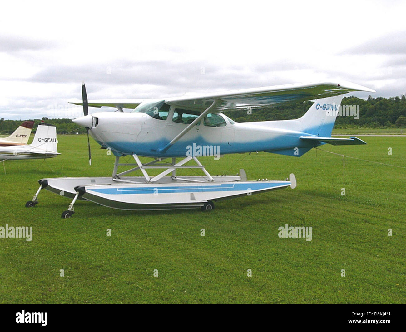 A Cessna R172K Hawk XP aircraft, registered C-GMN, equipped with ...