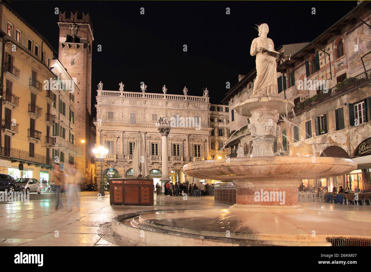 Nightlife in verona hi-res stock photography and images - Alamy