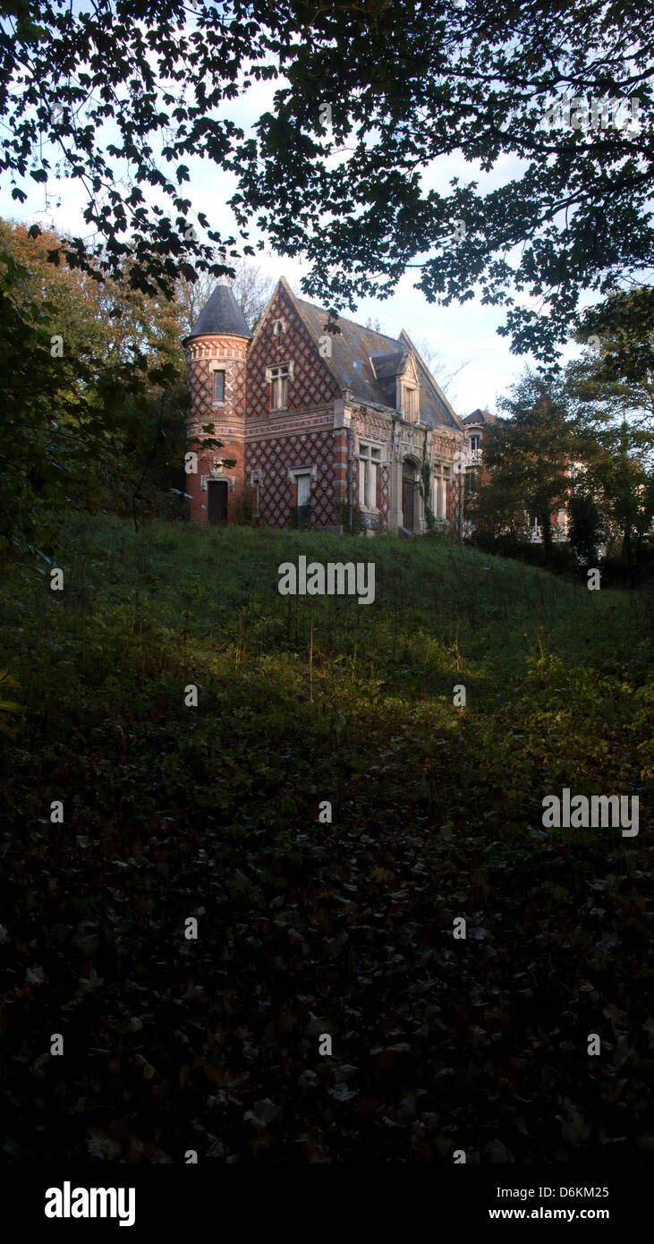 Norman house hi-res stock photography and images - Alamy