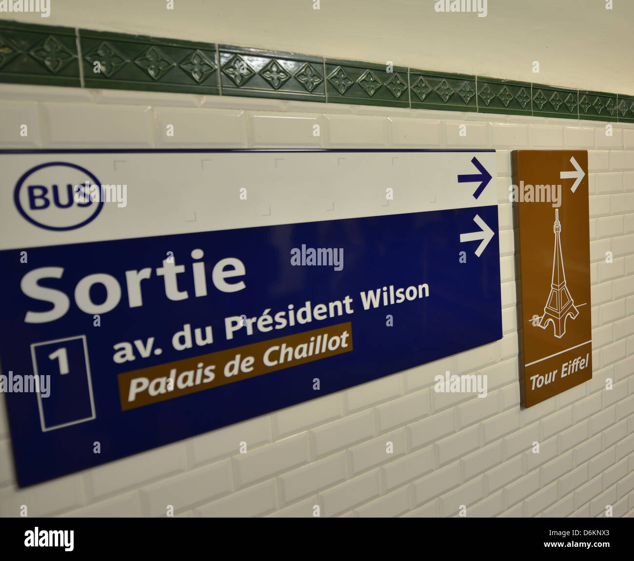 Paris, Metropolitaine. Signs and Directions Stock Photo - Alamy