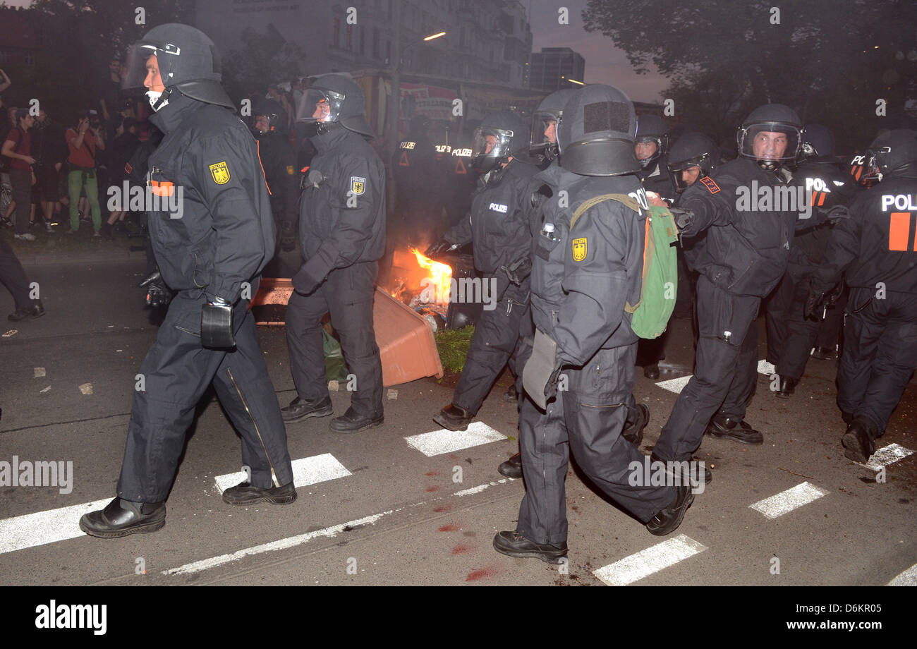 Police action hi-res stock photography and images - Alamy