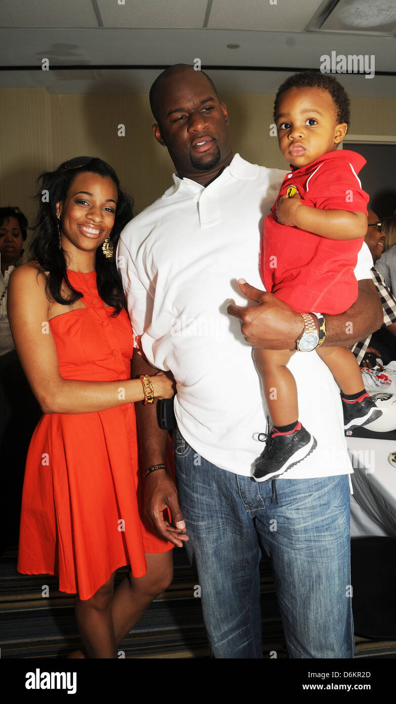 Candace Young, Vince Young and Jordan Young Vince Young Foundation meet ...