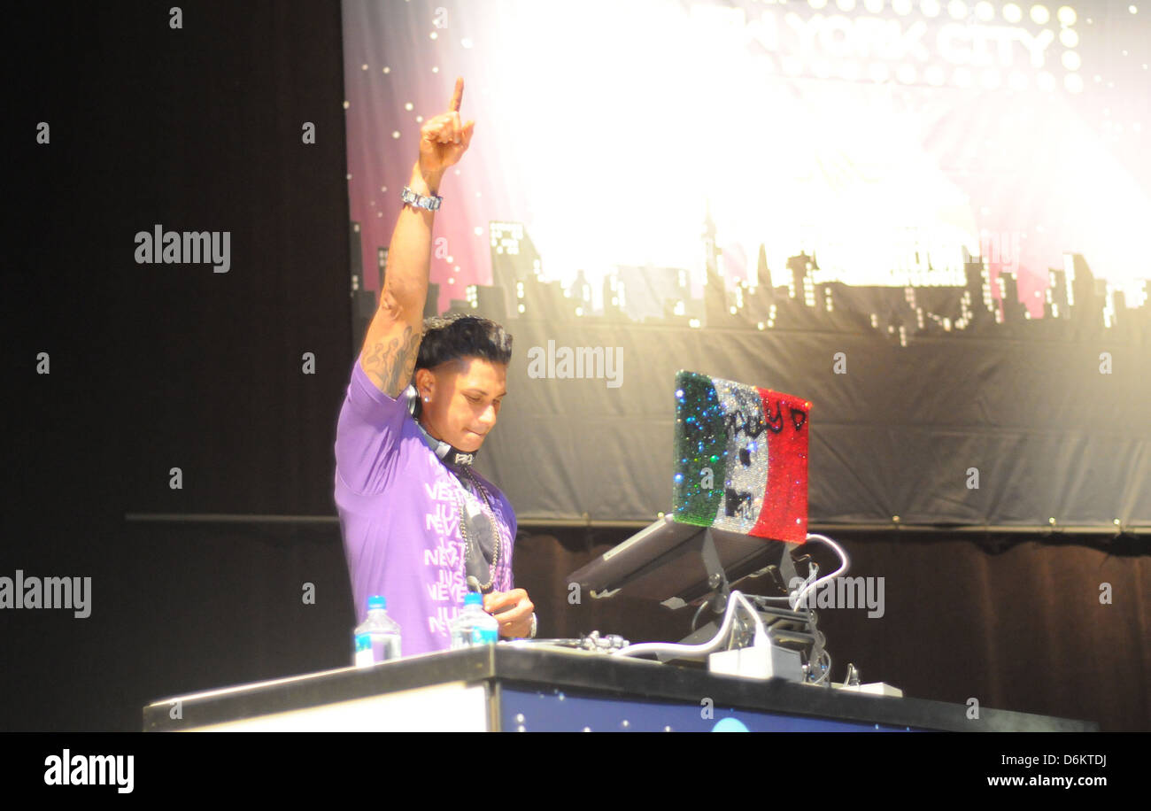 DJ Pauly D Opensky Presents Perez Hilton's 'One Night in New York City ...