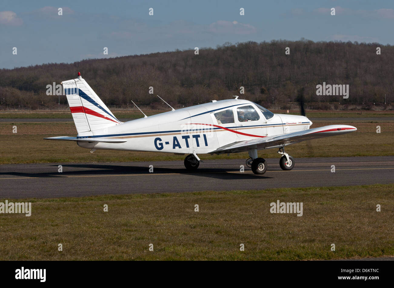 Piper cherokee aircraft pa 28 hi-res stock photography and images - Alamy