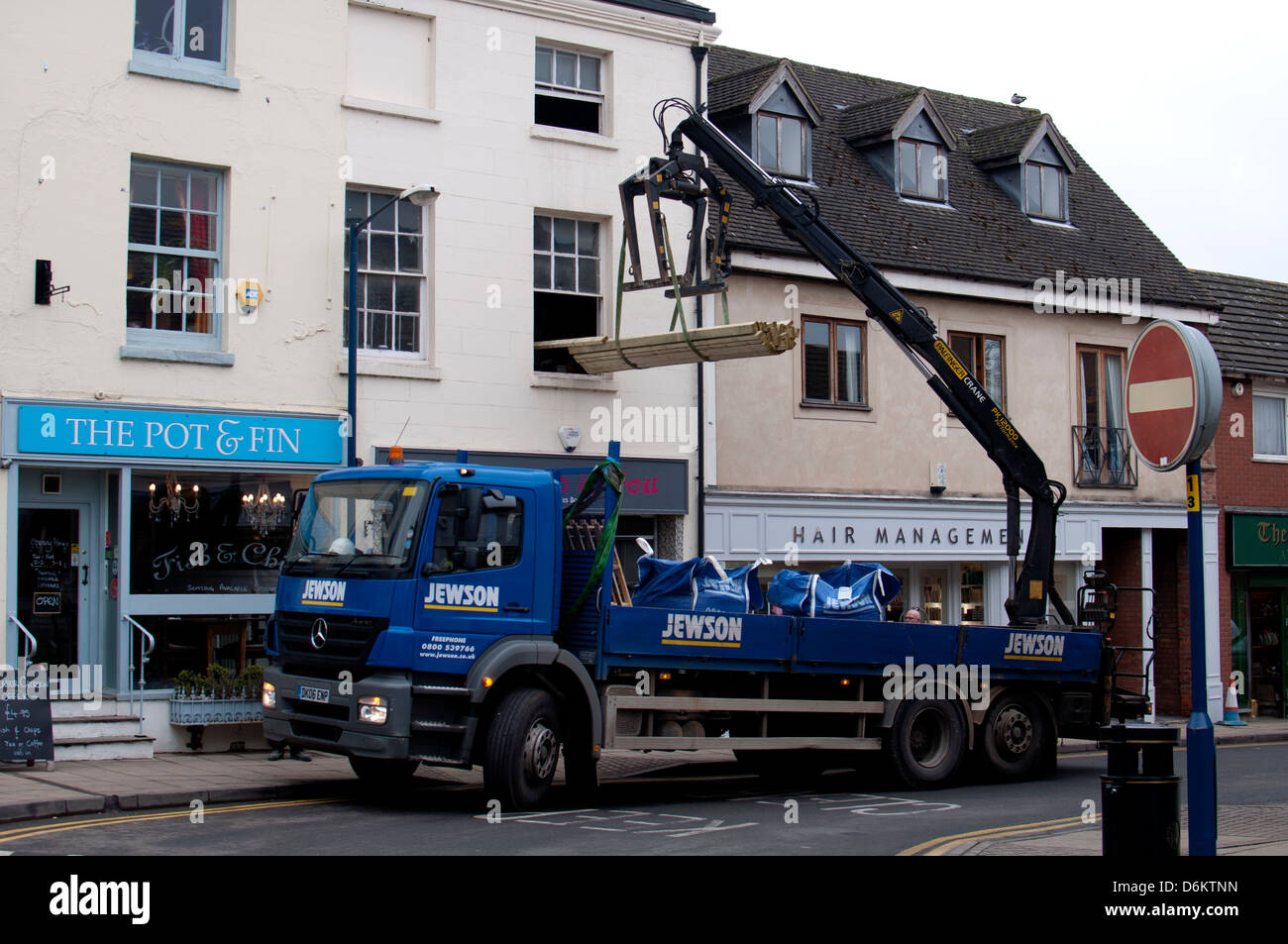 Palfinger crane unloading wood from Jewson lorry Stock Photo - Alamy