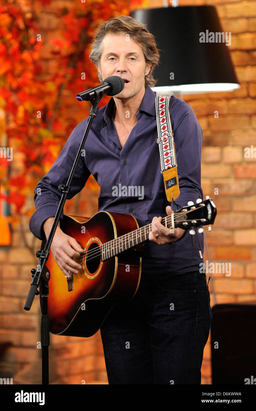 Jim Cuddy performs live on The Marilyn Denis Show to promote his ...