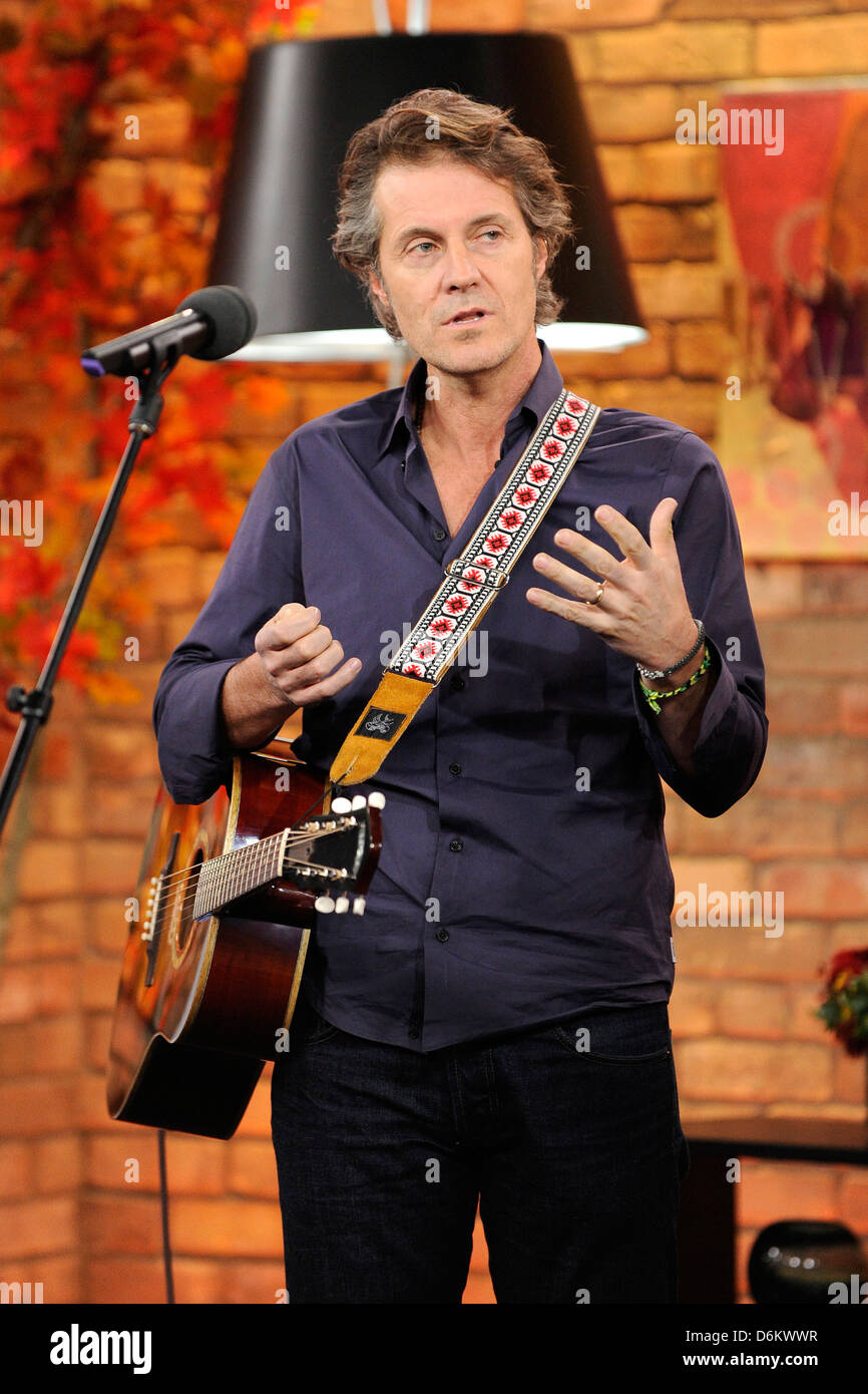 Jim Cuddy performs live on The Marilyn Denis Show to promote his ...