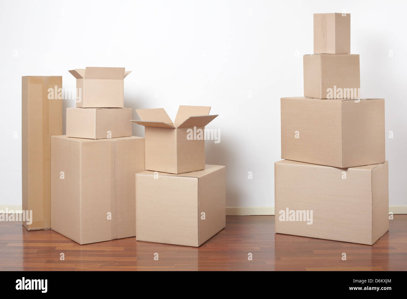 Moving cardboard box hi-res stock photography and images - Alamy