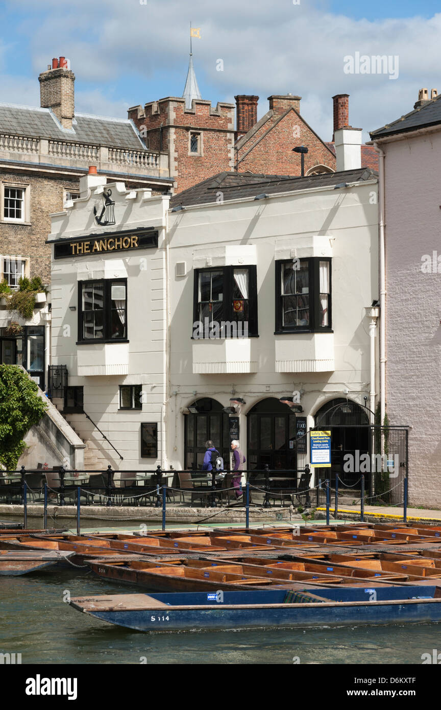 A view of the Anchor pub on the Mill Pond on the River Cam Cambridge UK ...