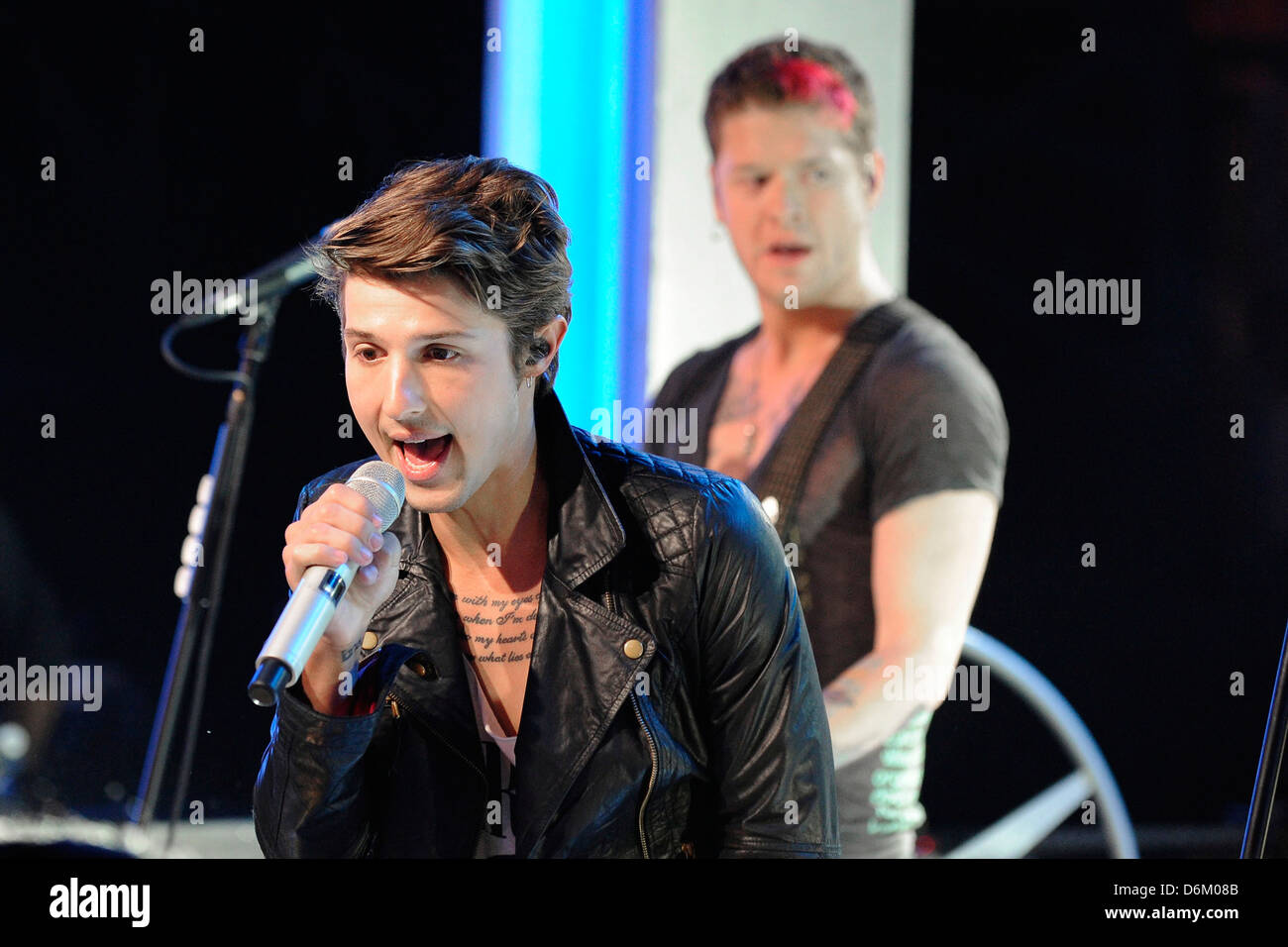 Ryan Follese Hot Chelle Rae performs live on New.Music.Live to promote ...