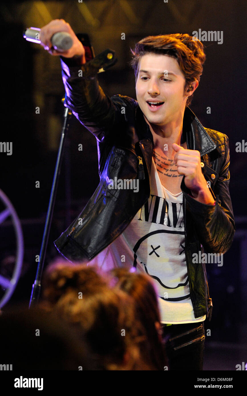 Ryan Follese Hot Chelle Rae performs live on New.Music.Live to promote ...