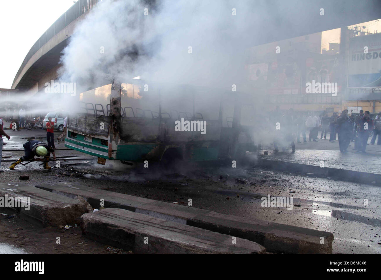 Firefighter puts out a fire hi-res stock photography and images - Alamy