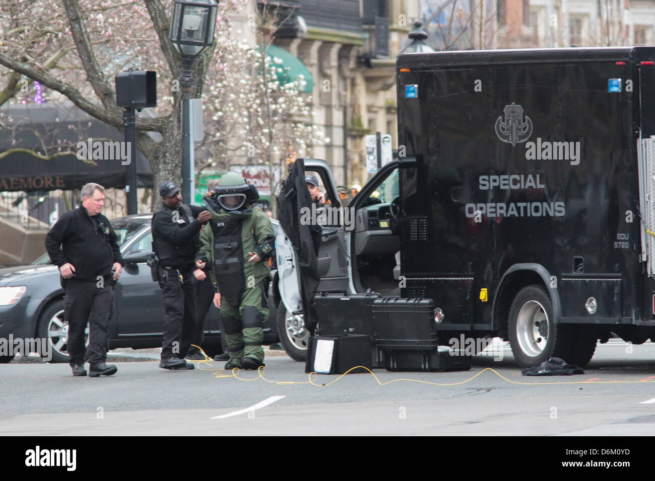 Bomb squads hi-res stock photography and images - Alamy