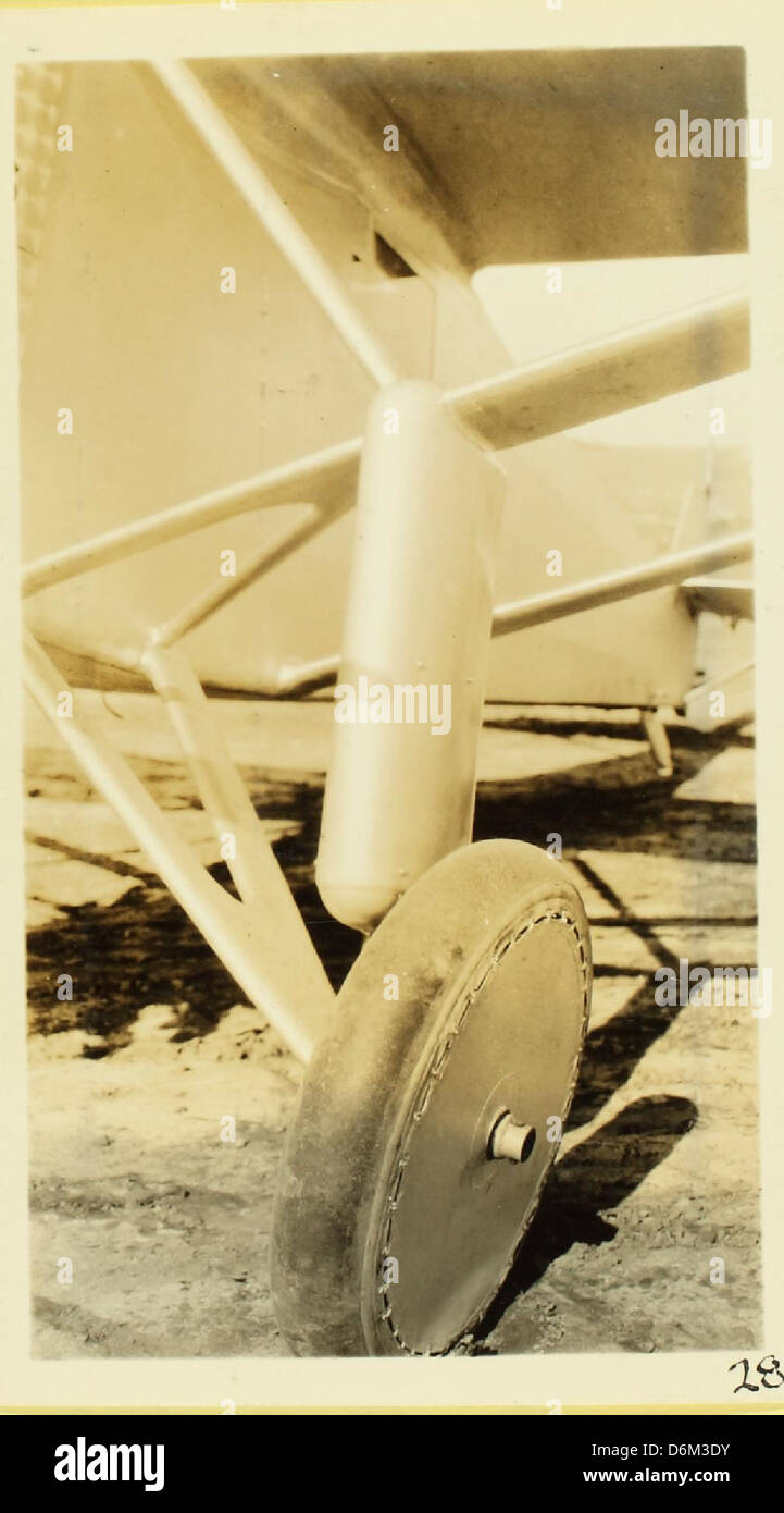 Strut of plane hi-res stock photography and images - Alamy