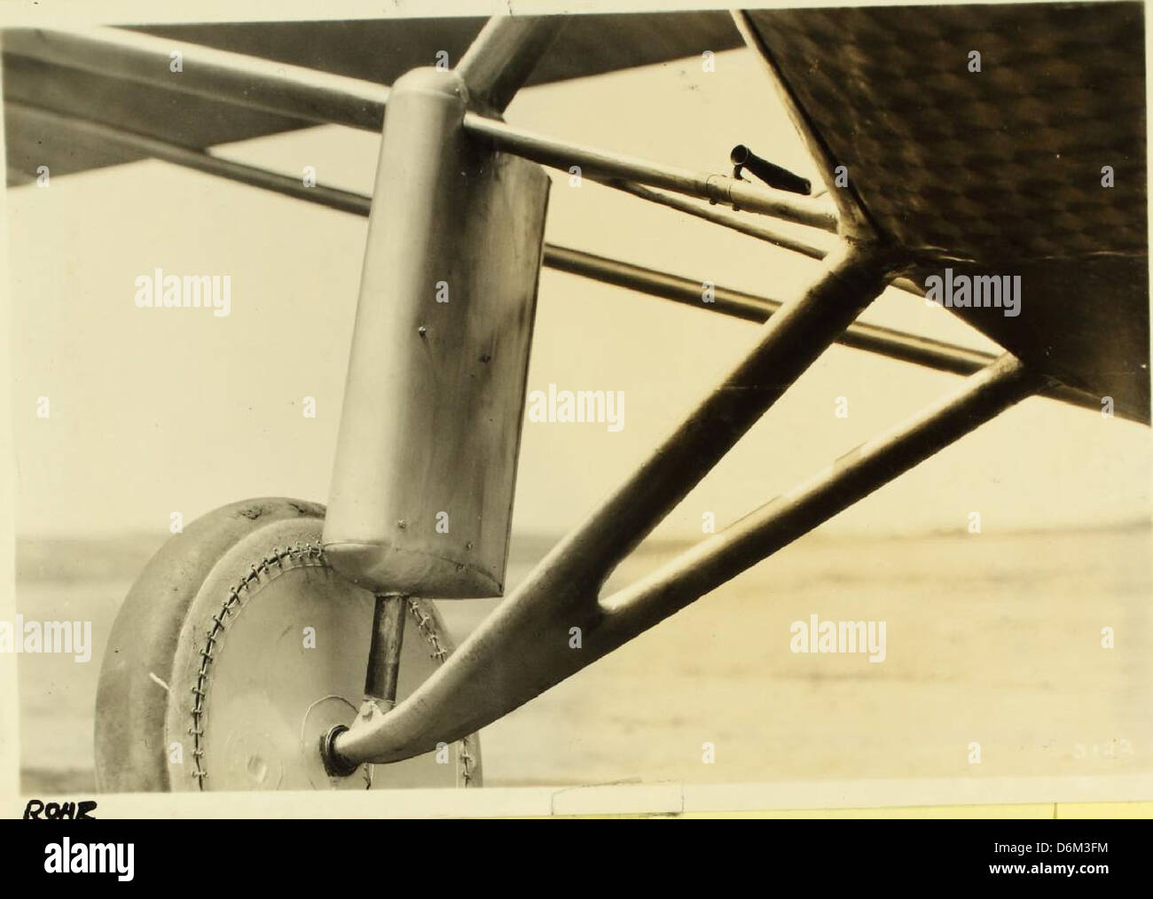 Aircraft in flight close up hi-res stock photography and images - Alamy