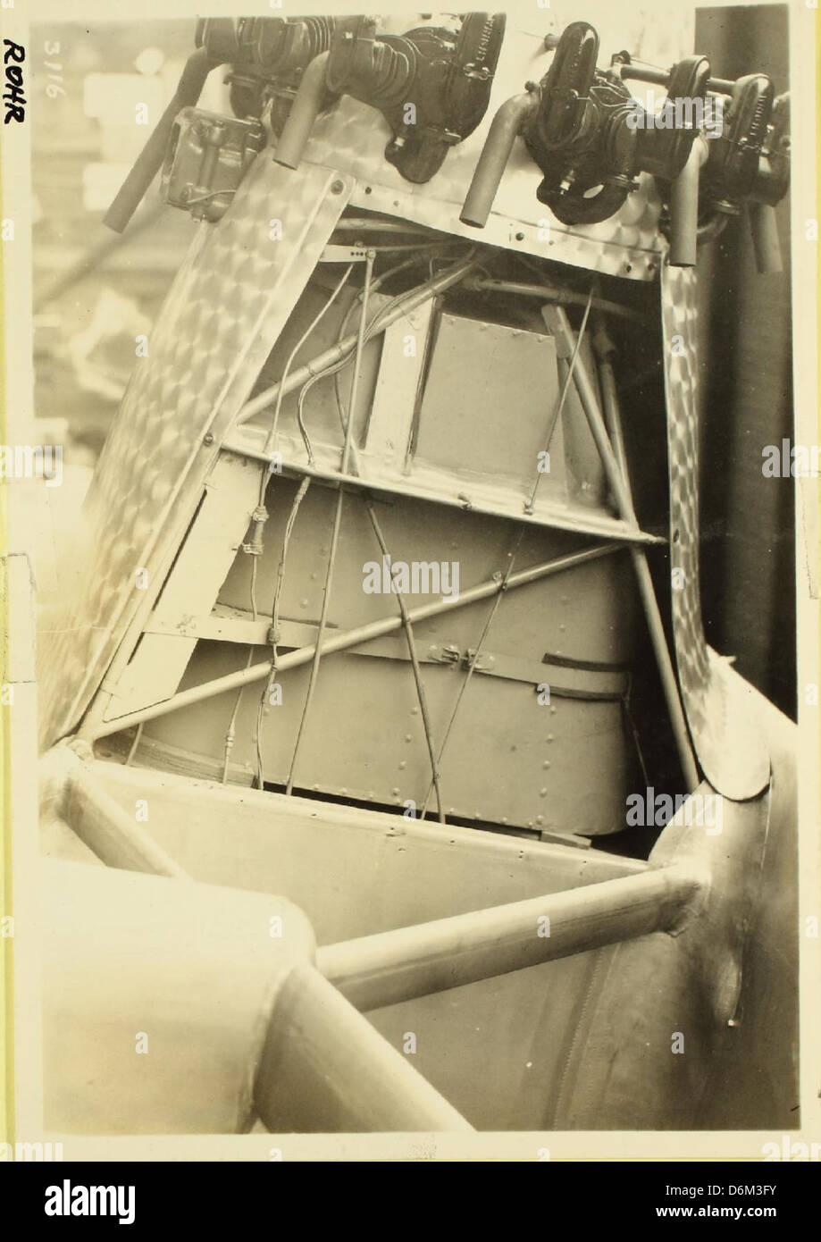 Engine cowling hi-res stock photography and images - Alamy