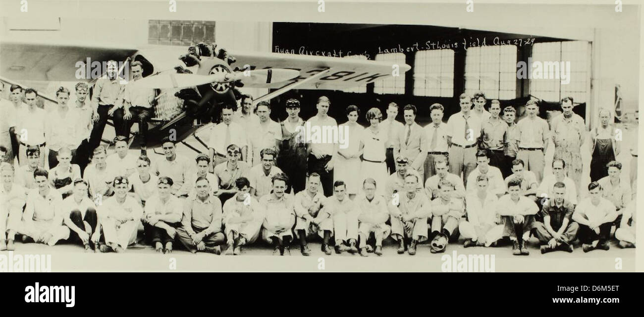 Aircraft Roll In Roll Out Stock Photos & Aircraft Roll In Roll Out ...