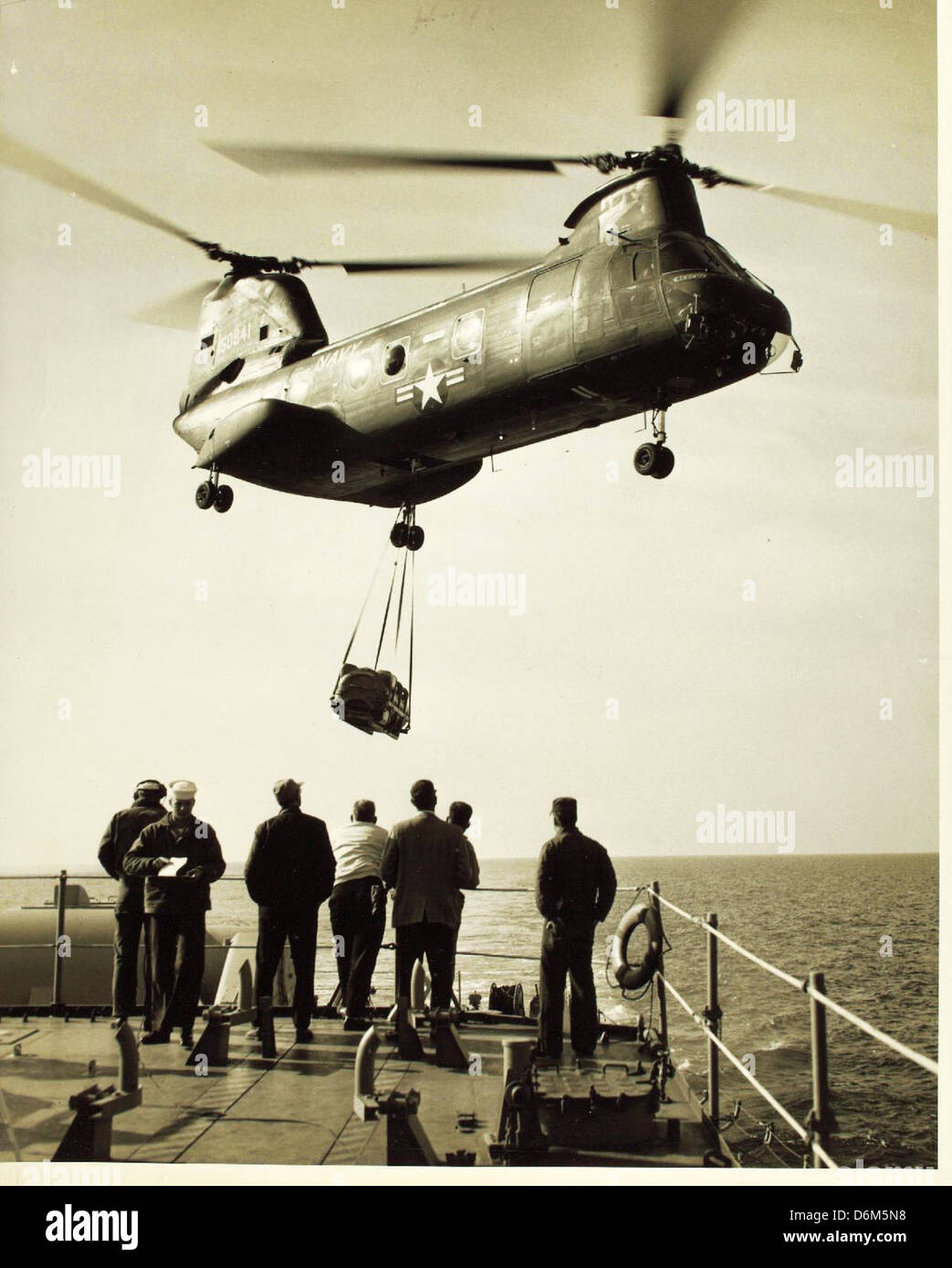 Cargo sling hi-res stock photography and images - Alamy