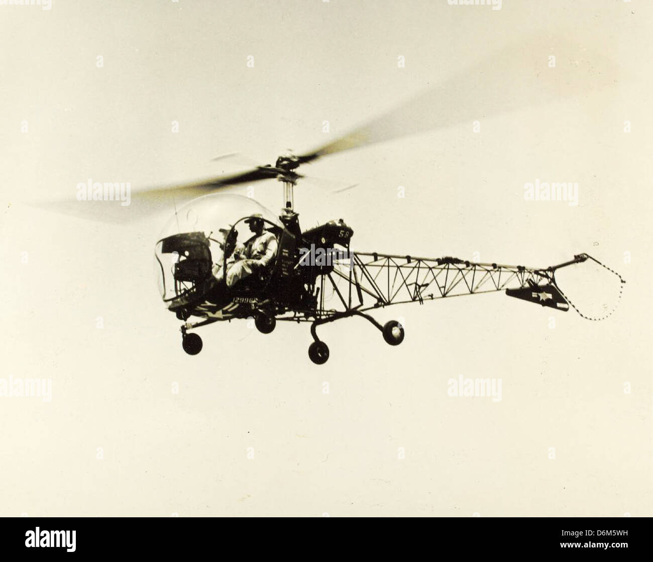 The Bell HTL-4 (H-13), a light helicopter used by the U.S. Army, is ...