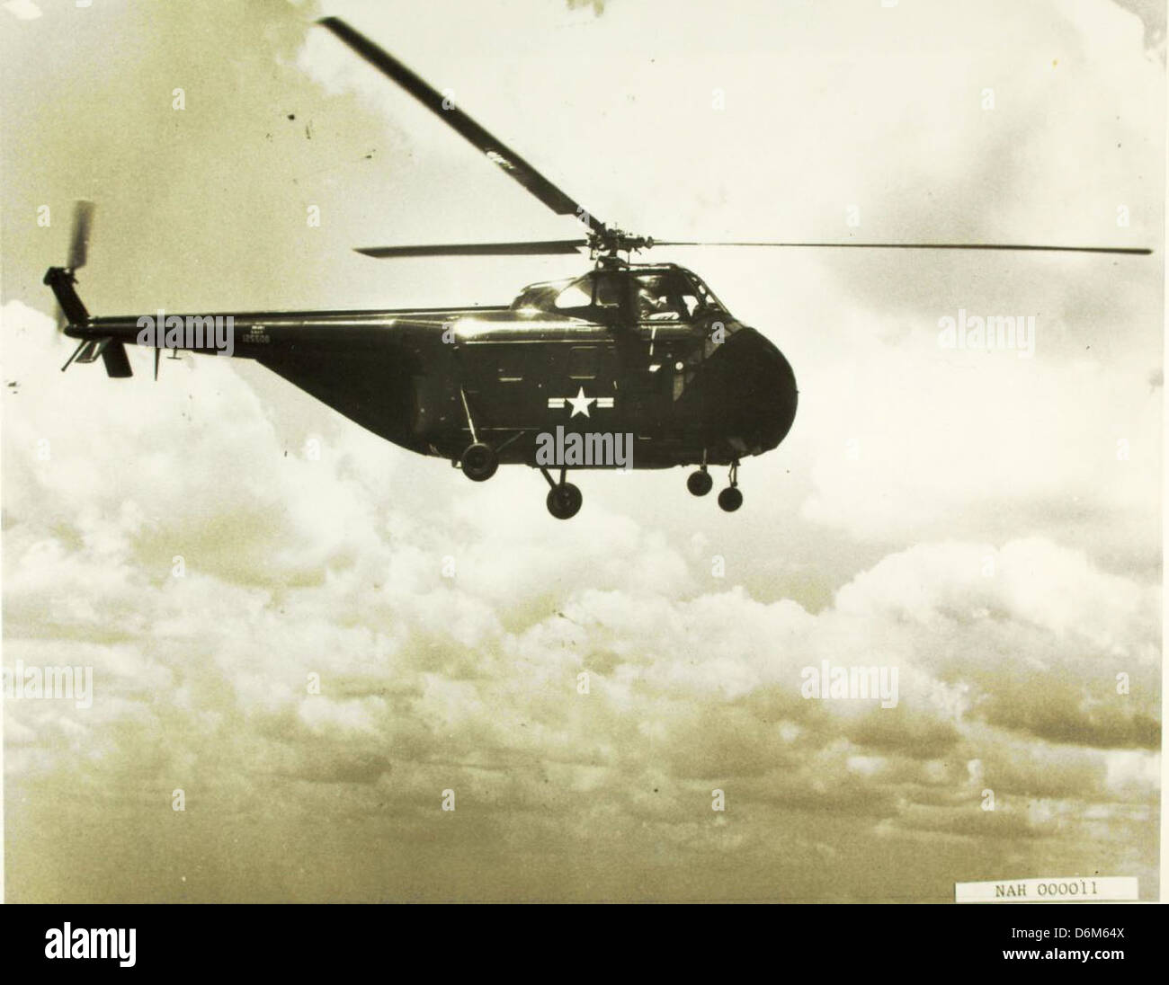 The HO4S (UN-19) Chickasaw was a U.S. Navy helicopter used for search ...