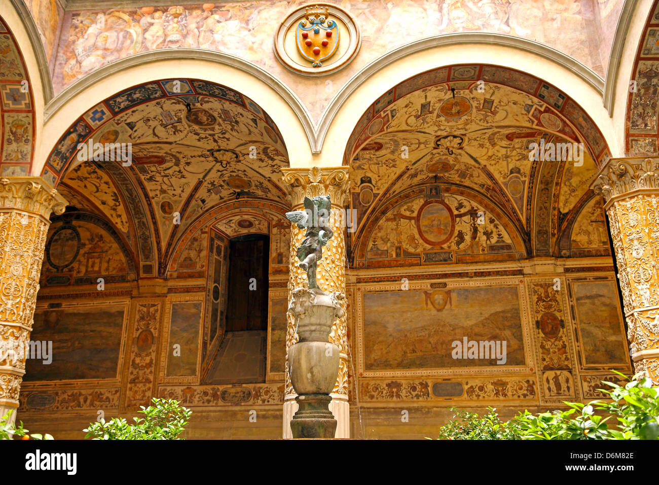 Palazzo vecchio courtyard hi-res stock photography and images - Alamy
