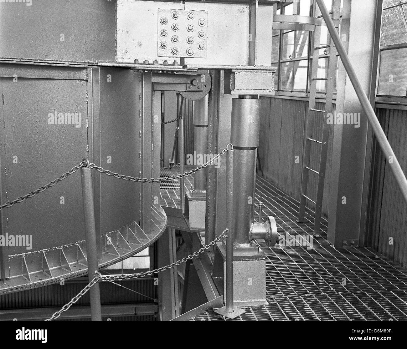 This image shows the construction of a dynamic model stand at the Point ...