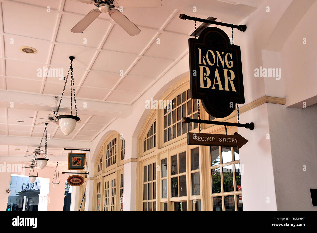 Raffles hotel sign hi-res stock photography and images - Alamy