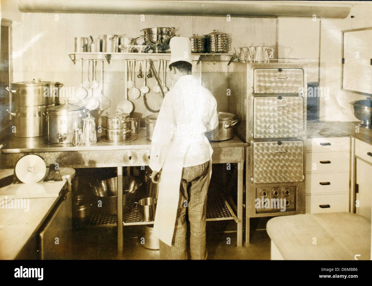 This image shows the interior of a Zeppelin airship, highlighting the ...