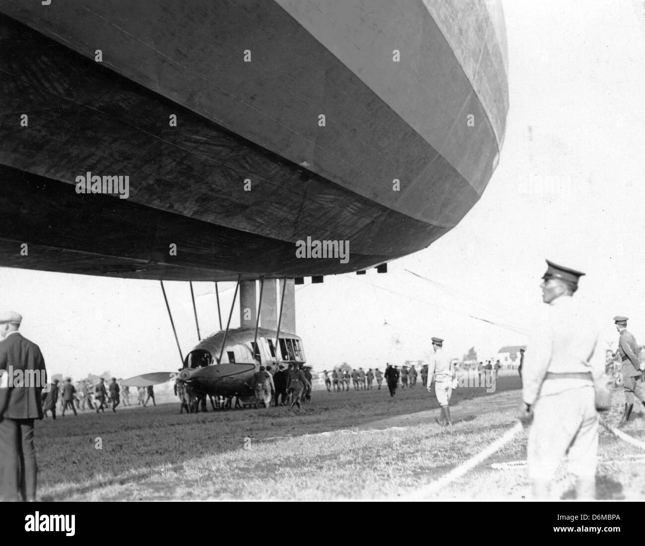 Airship visits North Island Stock Photo - Alamy