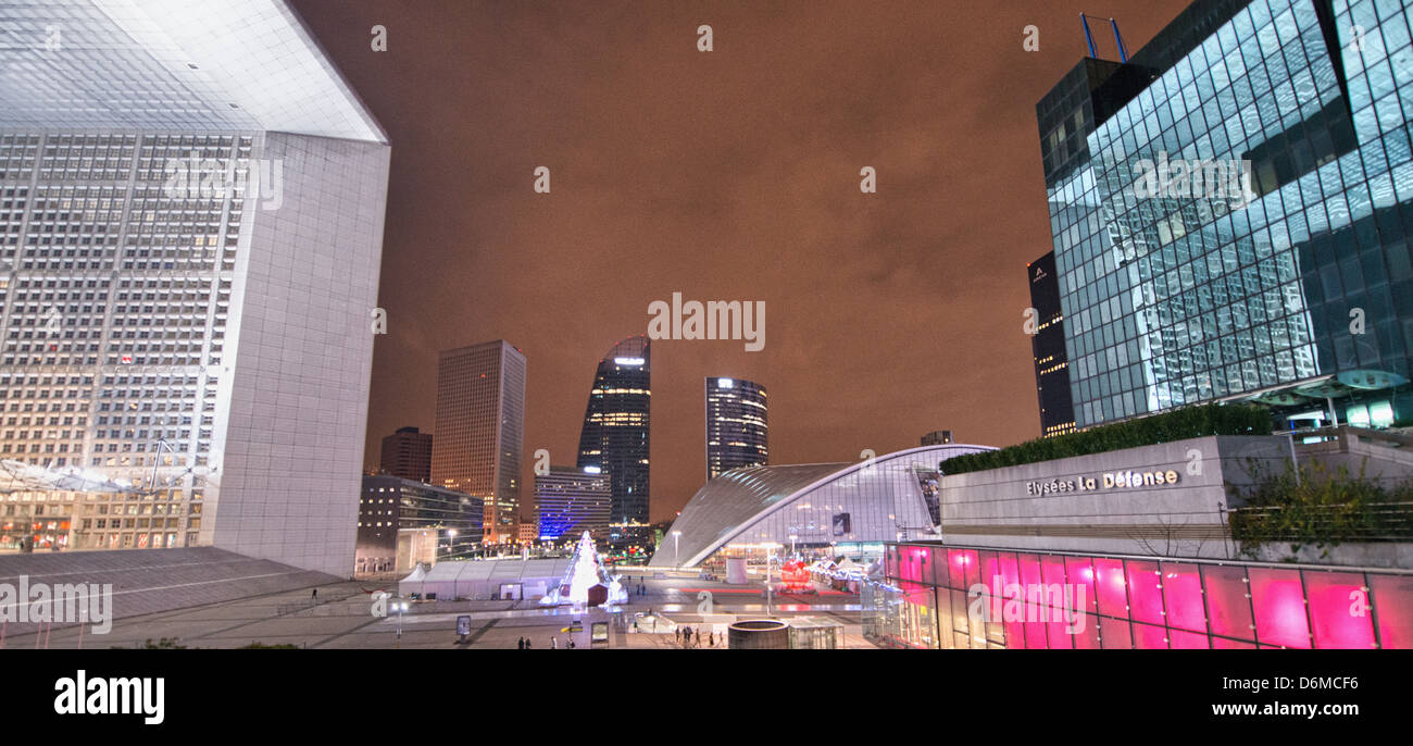 Paris, Modern Buildings of La Defense Stock Photo - Alamy