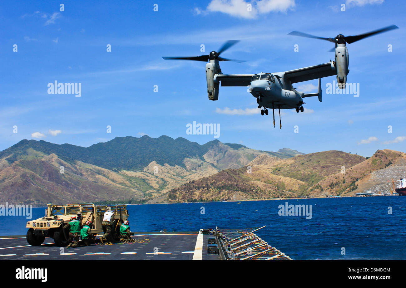 A US Marine Corps MV-22B Osprey prepares to lift a Humvee jeep from the ...