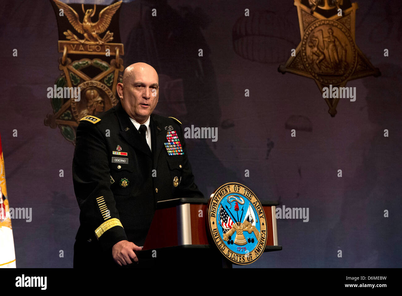 US Army General Raymond T. Odierno, the Army Chief of Staff, speaks ...